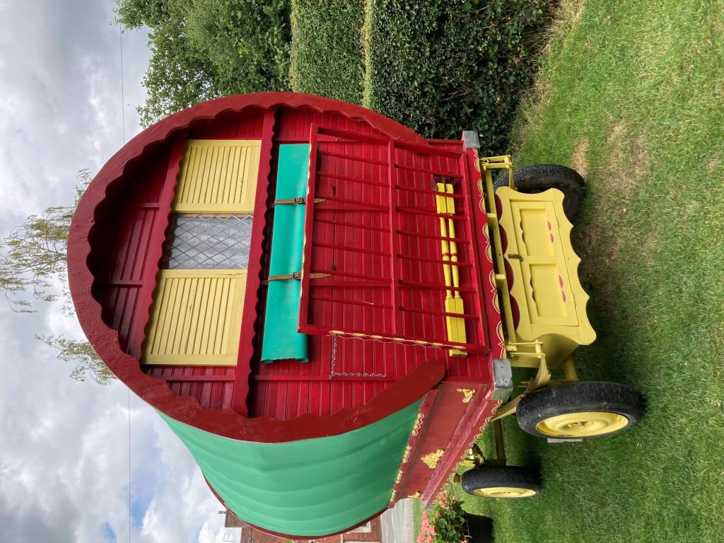 Bow top wagon, ideal for glamping or that stunning garden feature/retreat.